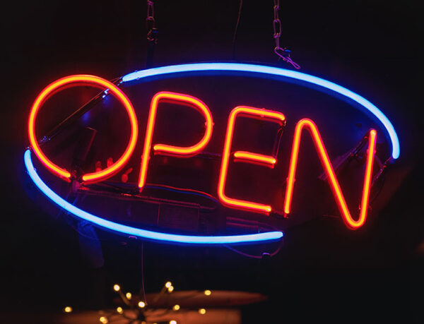Best Outdoor Signage Dubai | Retail, Billboard & 3D Signs – iDesign